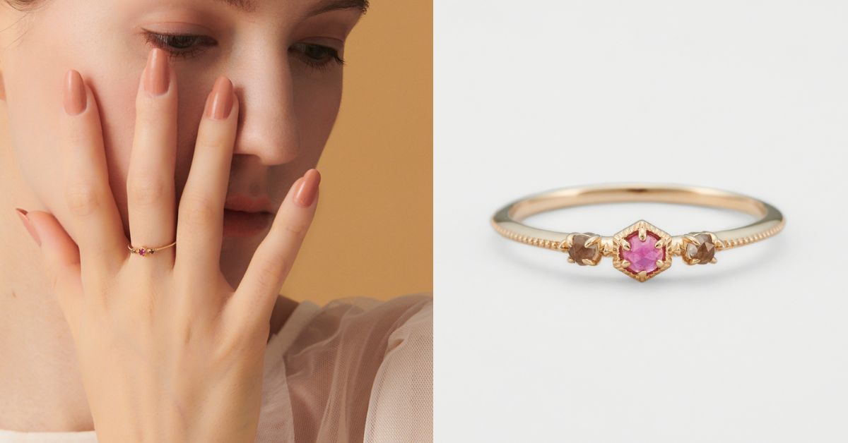 日本OL最愛Agete輕珠寶推新品！紅寶石山茶花、孔雀石綠葉太精緻，從戒指、耳環到吊墜輕鬆為你新年氣質加分！ | Bella.tw儂儂